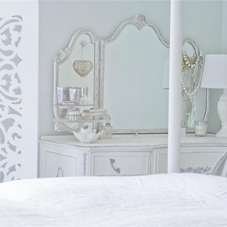 Pale Powder No.203 | Paint Colours | Farrow & Ball